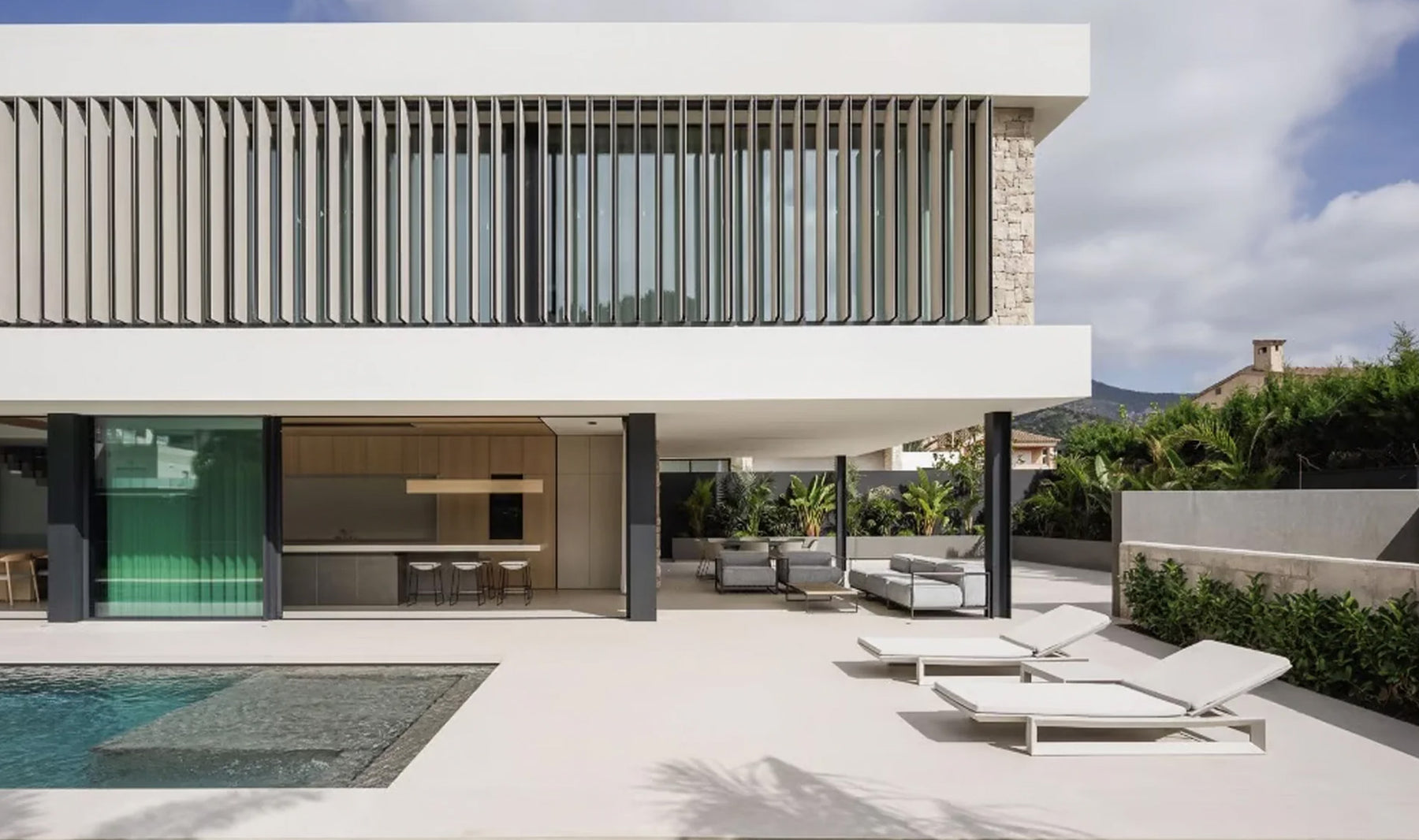 Sistema Lamas Verticales de Aluminio para Fachadas | SIX96 by Codeval